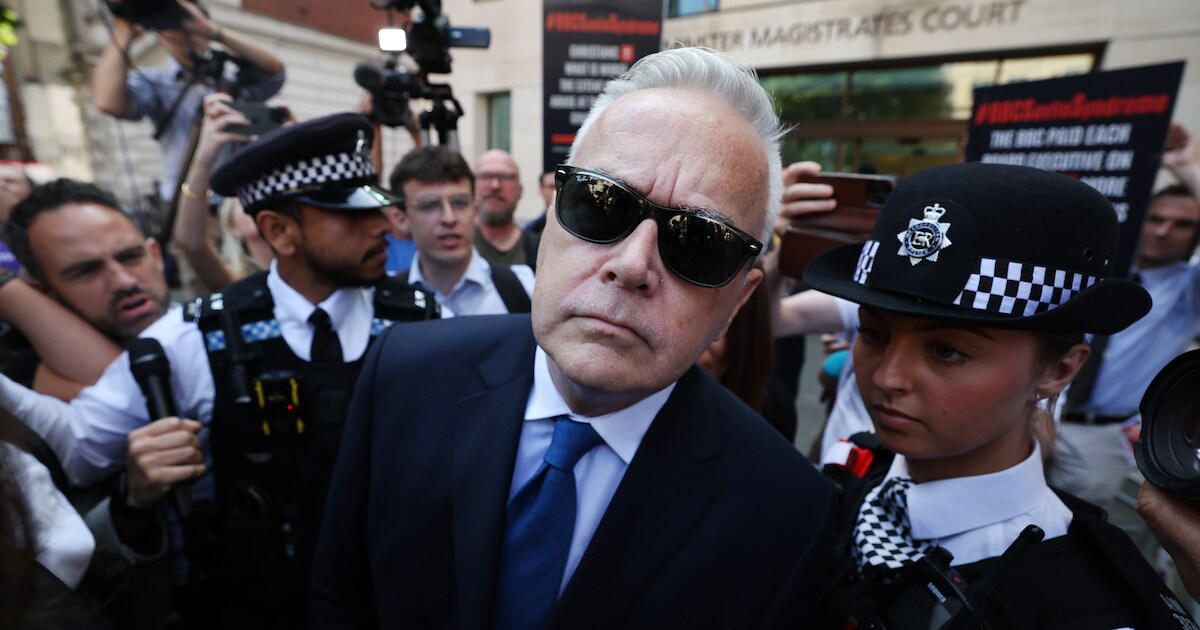 BBC verwijdert archiefbeelden van Huw Edwards na bekentenis | Show | AD.nl