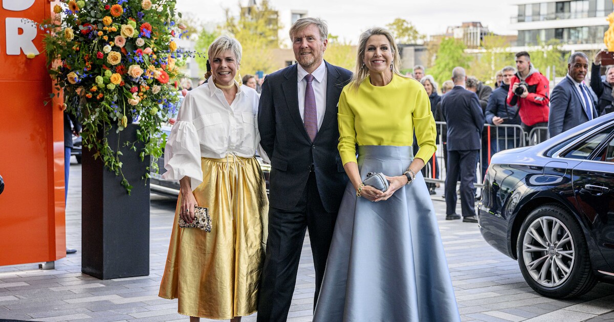 Máxima liet kans liggen met haar pumps te shinen tijdens bezoek aan ...