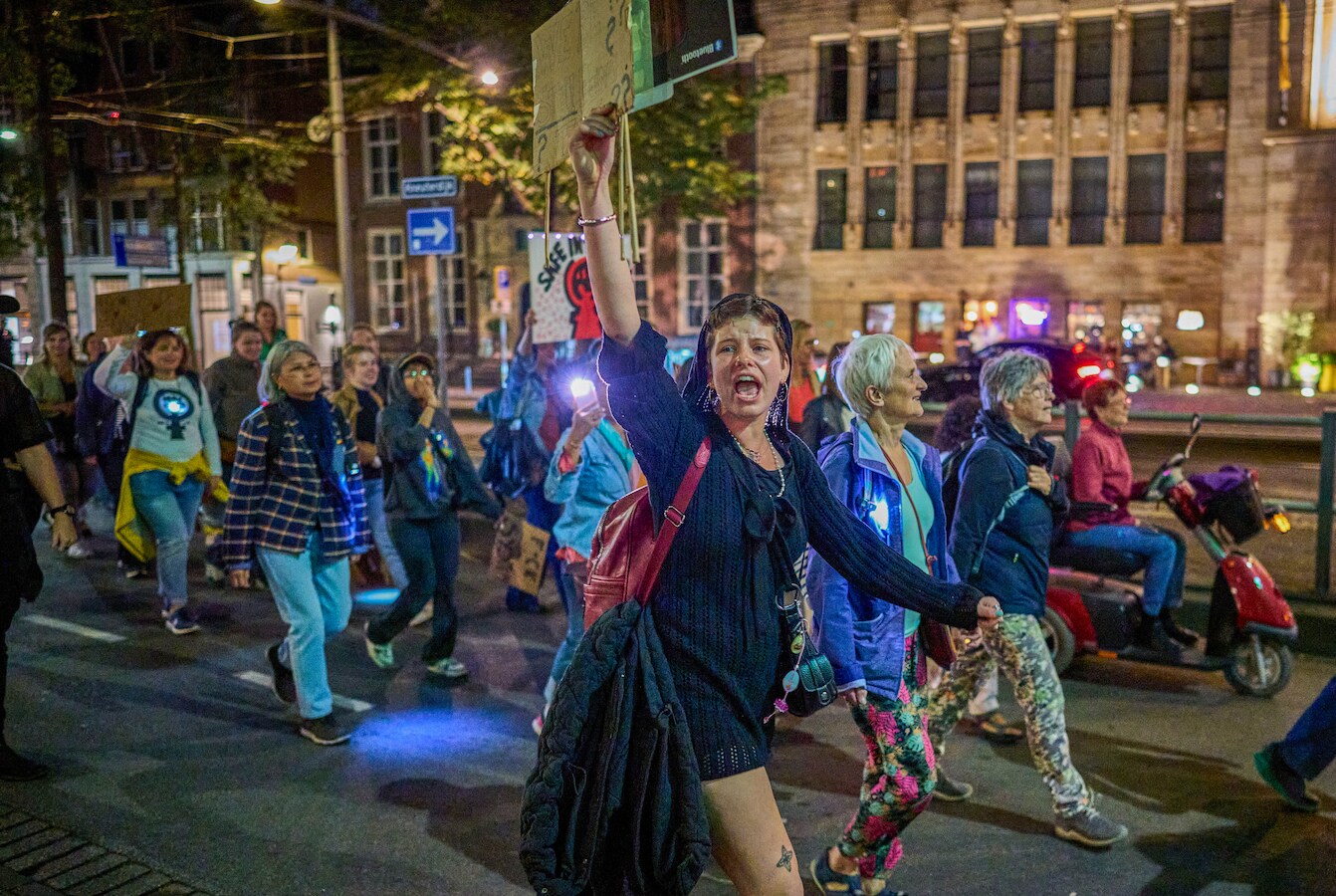 Toen hij de baby een tik gaf, wist Esmeralda dat ze moest vertrekken ...