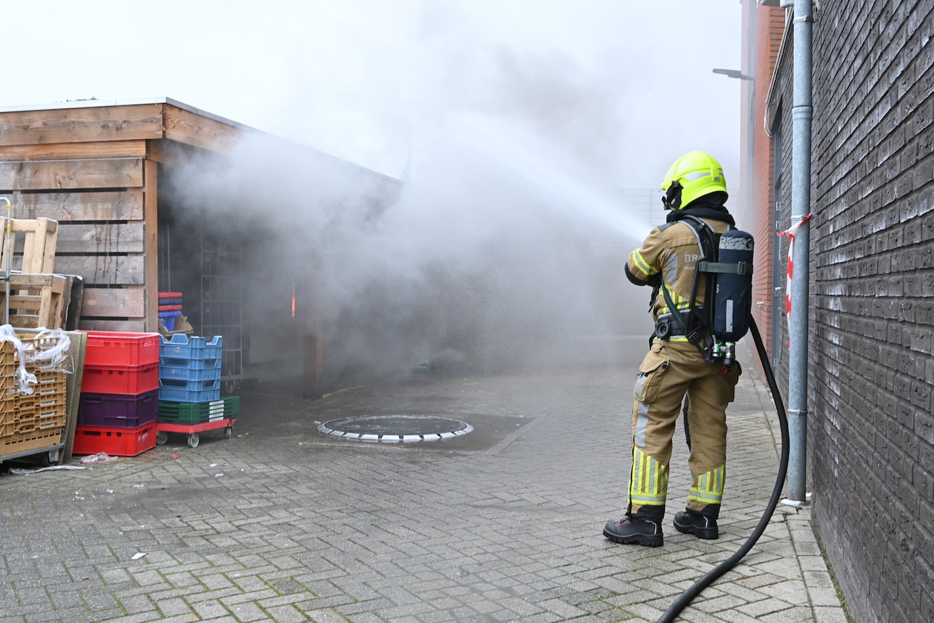 Hotel in Breda zit zonder elektriciteit door brand in stroomkast, problemen in wijk ernaast ...