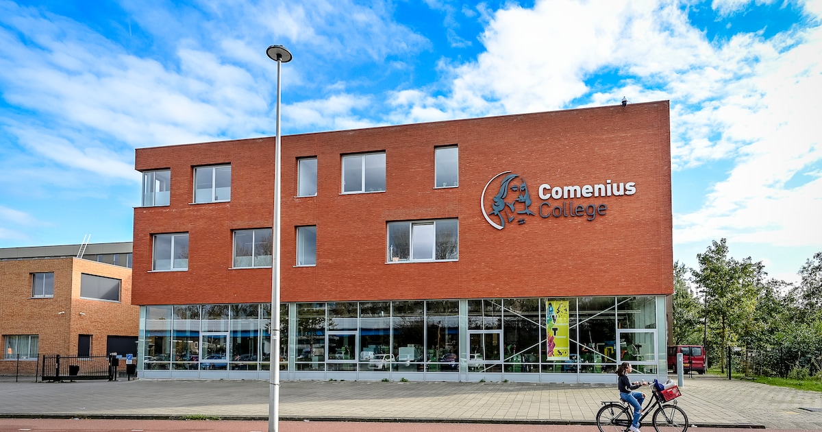 Docent Comenius College ontslagen: stuurde ongepaste berichten aan ...