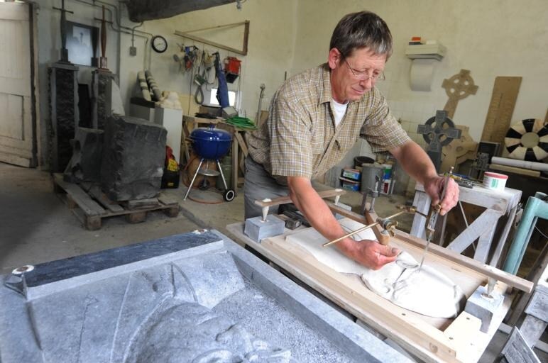 L. P. van Malland keert terug in steen in Stampersgat | Foto | AD.nl