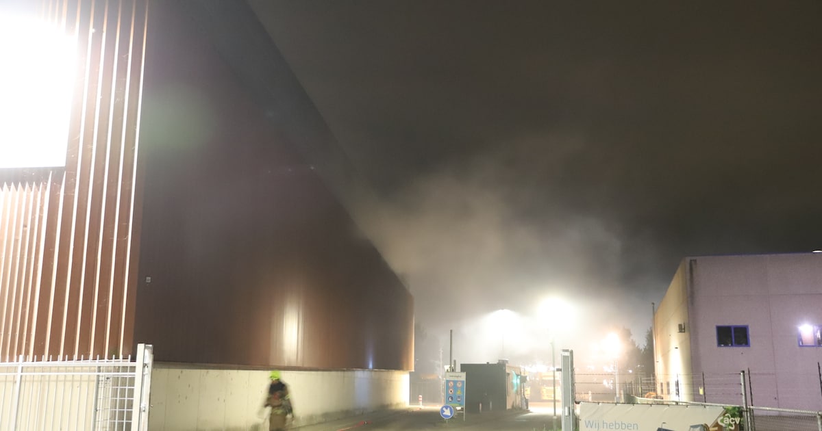Nachtelijke brand bij afvalcombinatie ACV in Ede | Ede | AD.nl