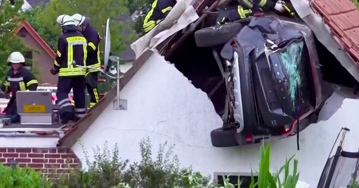 Auto belandt in Duitse tuin, schept jongen (7) op trampoline en eindigt ...