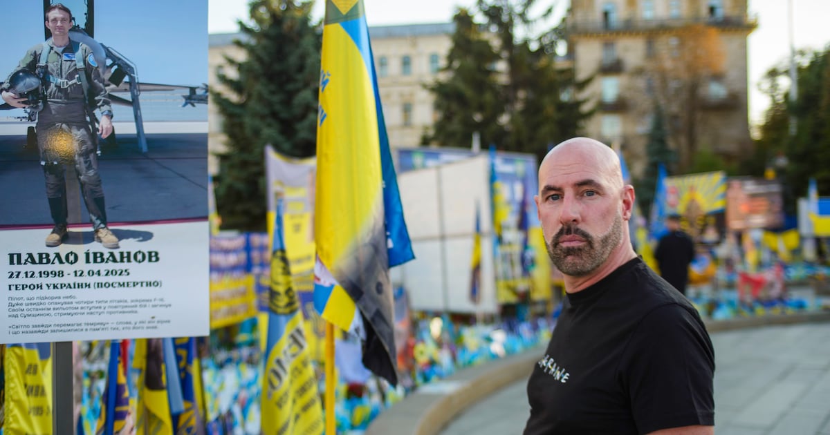 Chris kan terug naar Nederland, maar doet dat niet, want zijn kinderen ...