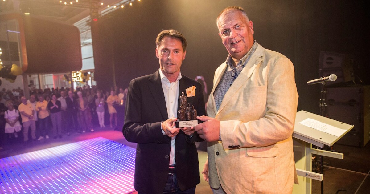 Waarderingsgeschenk voor ondernemer Simon van der Mark | Hoeksche Waard ...