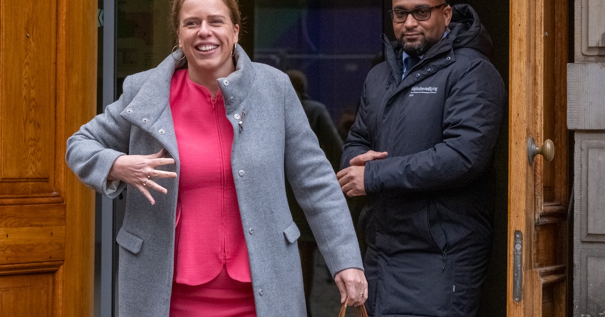 De eerste stappen van Carola Schouten in het stadhuis van Rotterdam: de ...