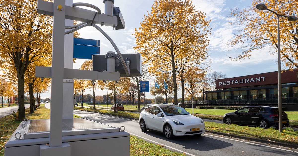 Nederlandse verkeersboetes hoog? Zoveel kost met je telefoon in de hand ...