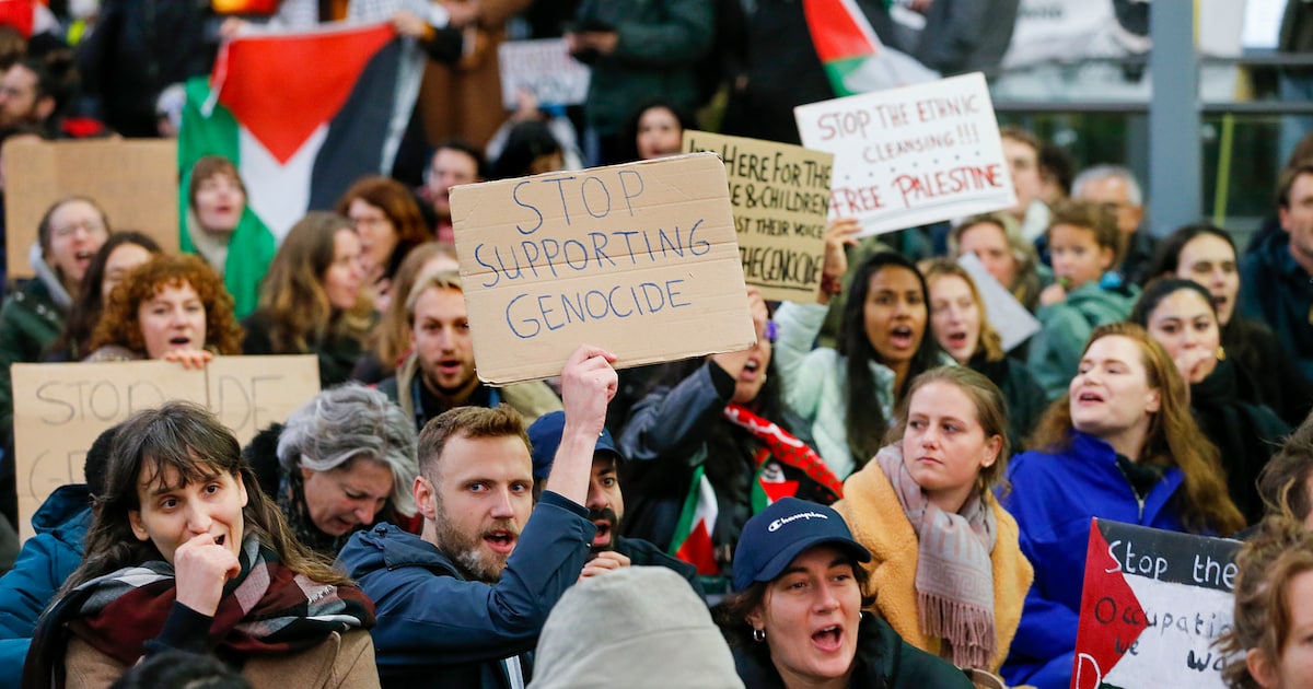 Pro-Palestijnse activisten demonstreren opnieuw op Utrecht Centraal ...