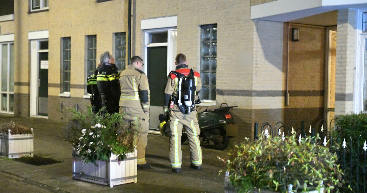 Brand in portiekwoning in Den Haag snel onder controle | Regio | AD.nl