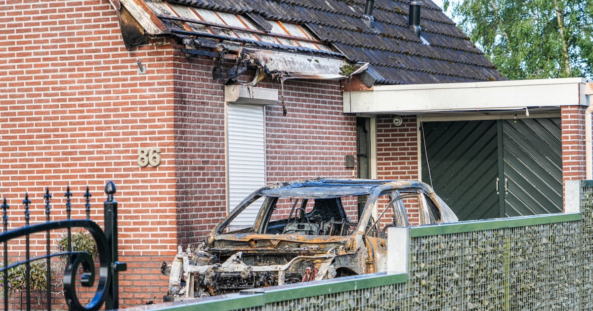 Auto brandt uit voor woning in Zwartemeer, woning ook beschadigd ...