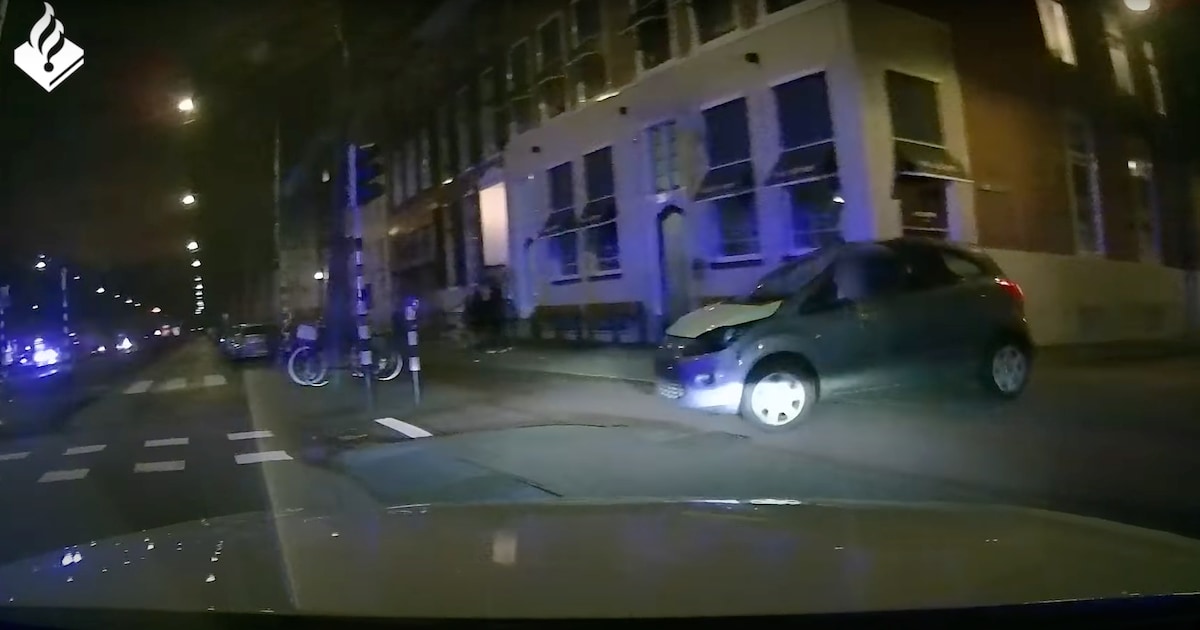 Wilde achtervolging door politie gefilmd, eindigt op Vaillantbrug ...