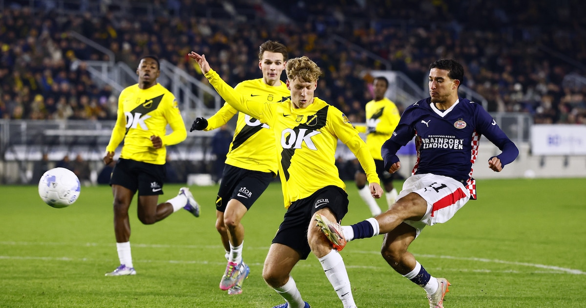 Profvoetballer (18) verrast vriend en vijand met inleveren contract: ‘Heb lange tijd een geheim ...