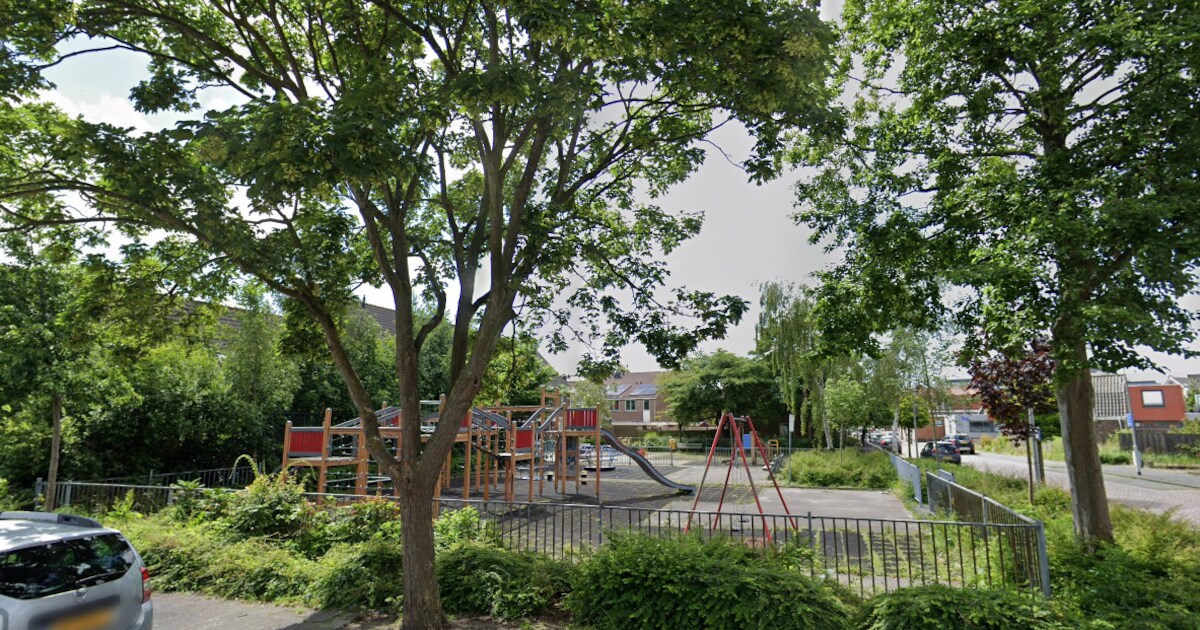 Vervuilde grond bij speeltuin Beverwijk wordt verwijderd | Regio | AD.nl