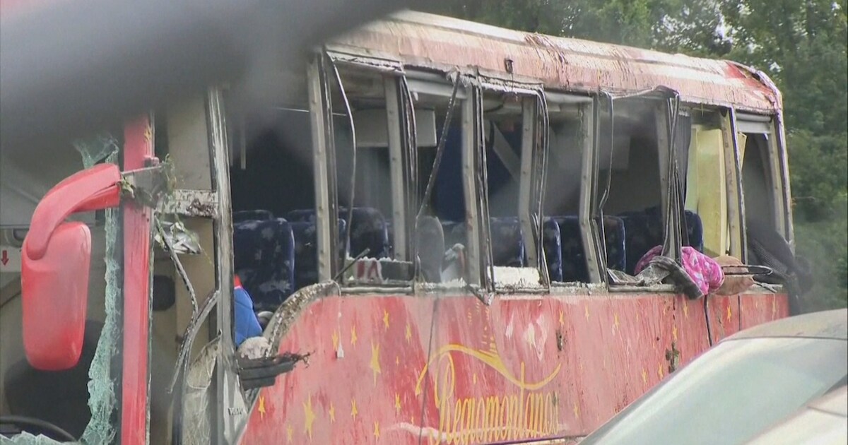 Zeven doden, onder wie twee kinderen, bij ernstig busongeluk in de VS | Buitenland | AD.nl