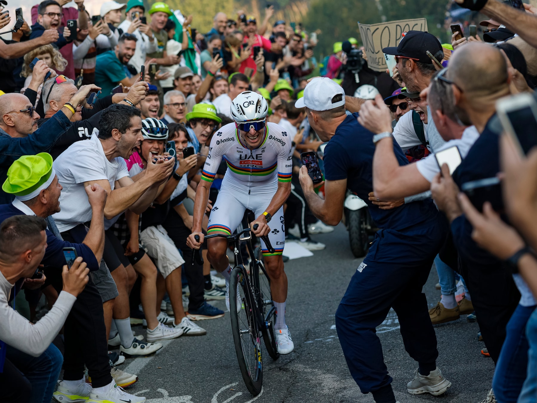 Tadej Pogacar grijpt bij rentree naast zege in Québec, Lotte Kopecky ...