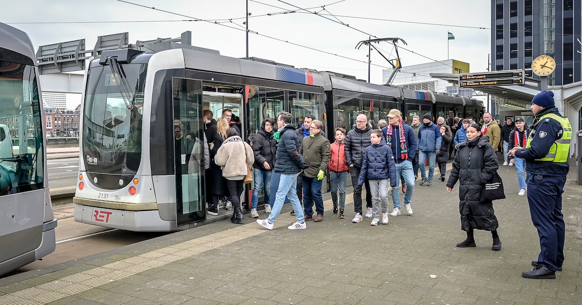 Steeds meer reizigers maken gebruik van RET, maar vervoerder blijft ...