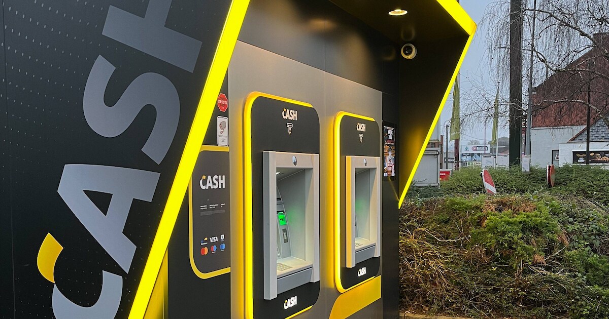 Eindelijk weer cash in Wildert: nieuwe geldautomaat is operationeel ...