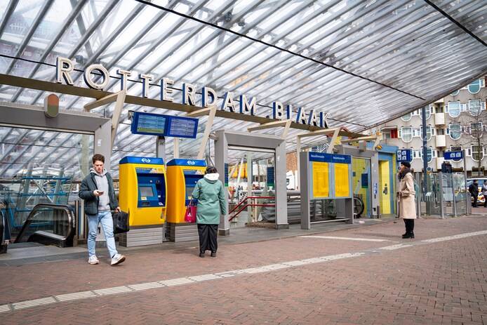 Treinen stoppen een week lang niet op station Rotterdam Blaak ...