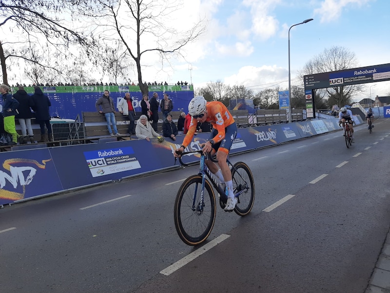 Volg hier dag twee van het WK Veldrijden in Hulst: Elite vrouwen bijna ...