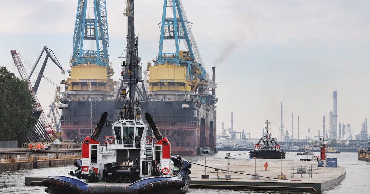 Grote tribunes bij afzinken nieuwe tunnel | Westland | AD.nl