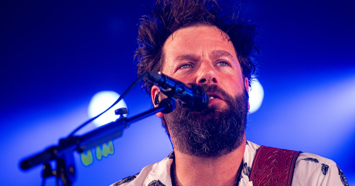 Bökkers hoofdact van Oranjefeest in Wenum Wiesel - Oozo.nl