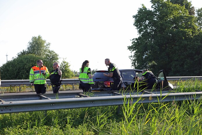 File op A59 door ongeluk bij Waalwijk: auto’s botsen op elkaar | Waalwijk | AD.nl