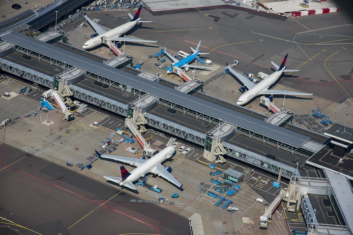 Ook Schiphol merkt gevolgen van staking op Heathrow, meerdere vluchten ...
