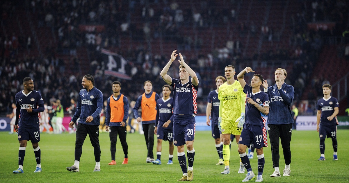 PSV op rapport na laat gelijkspel op bezoek bij Ajax: Mauro Junior de ...
