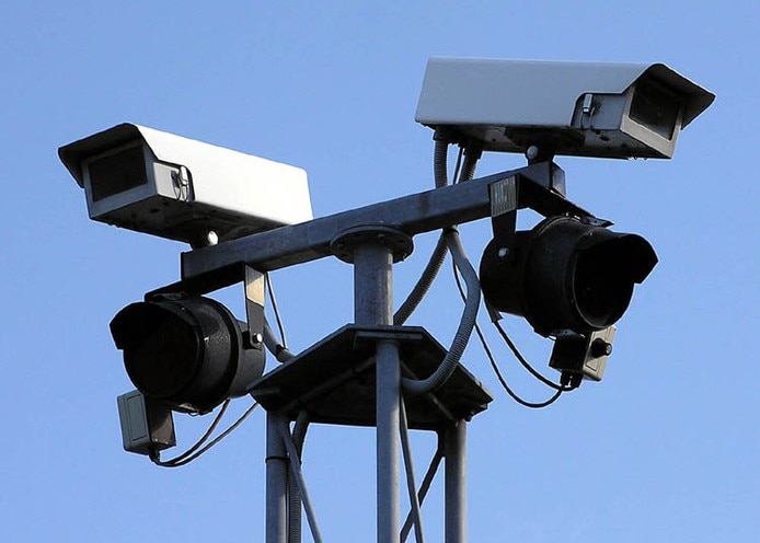 Camera tegen illegaal zwaar verkeer in Boskoop flitst er stevig op los ...