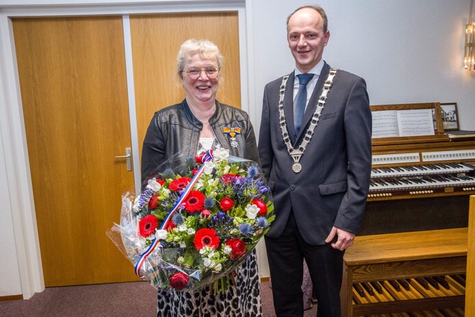 Koninklijke onderscheiding voor Trudy Groeneweg in ’s-Gravendeel ...