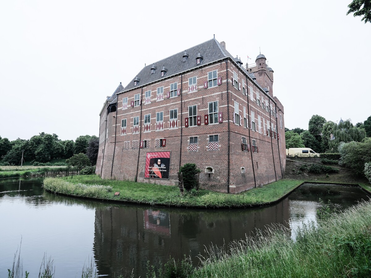 Megatransport naar middeleeuws kasteel: 255 stukken, miljoenen aan ...