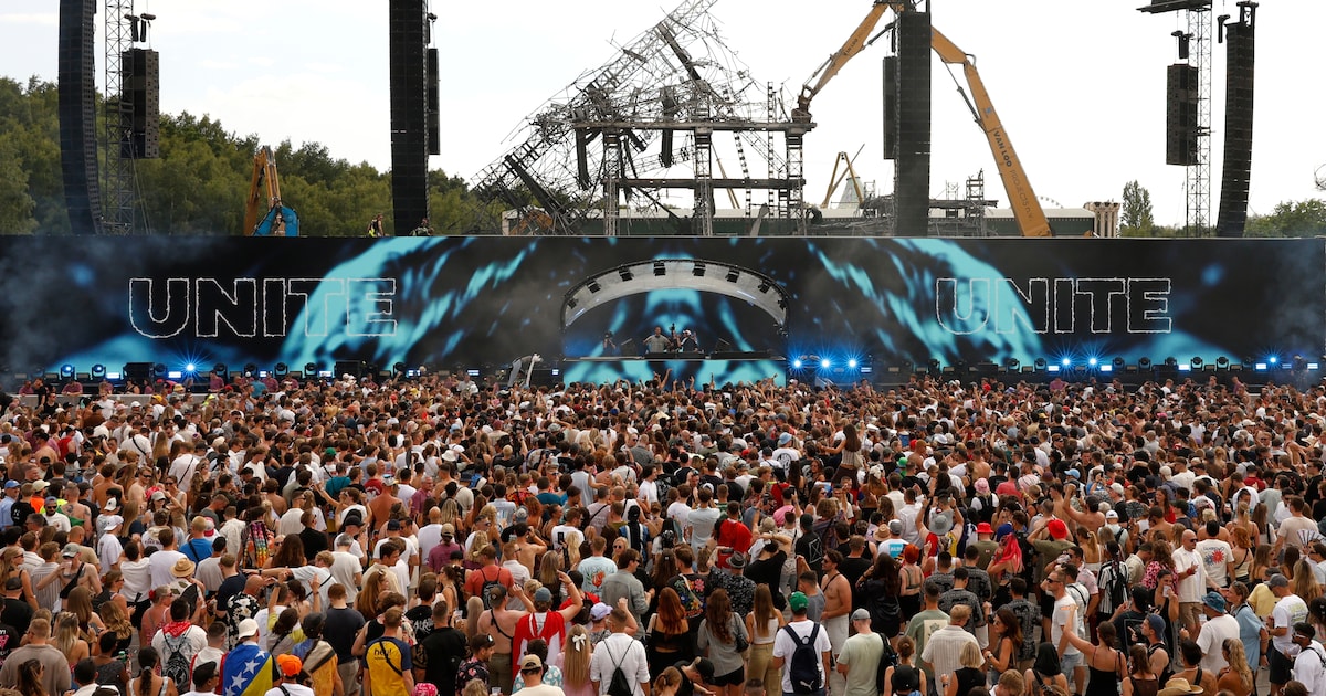 Festival Tomorrowland begonnen mét nieuw hoofdpodium, publiek klapt voor zwoegende bouwers ...