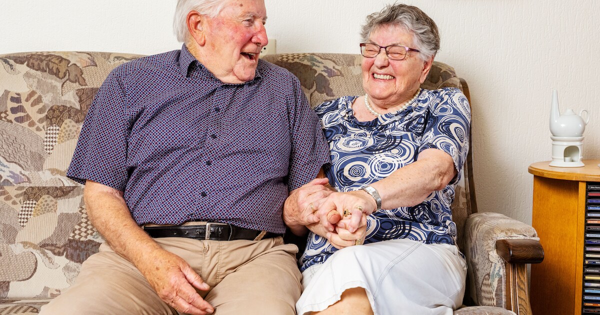 Zeventig jaar huwelijk en nog steeds tuft Nico (93) zijn Nel (91 ...
