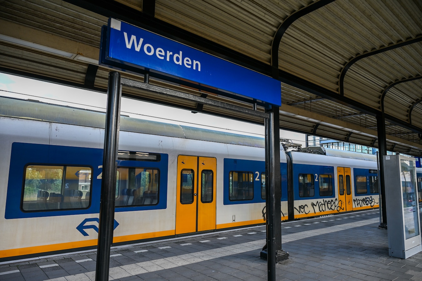 Treinen rijden weer rondom Woerden na brand langs het spoor | Foto | AD.nl