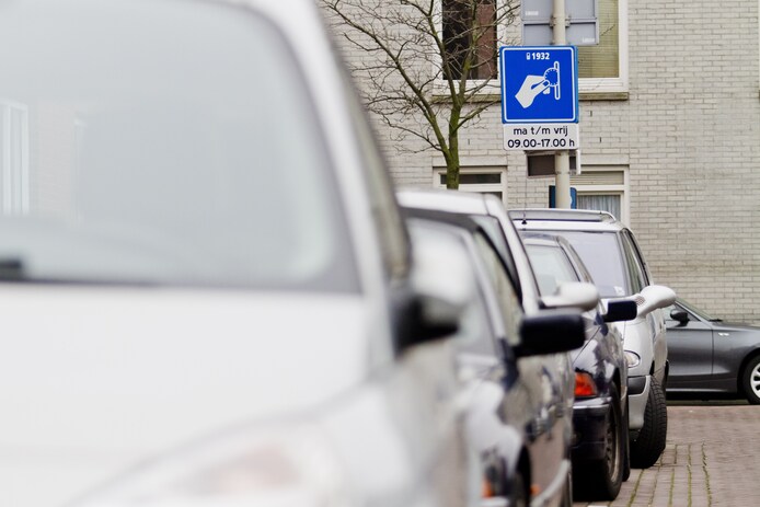 Mag je tegenwoordig parkeren op de hoek van de straat? | Auto | AD.nl