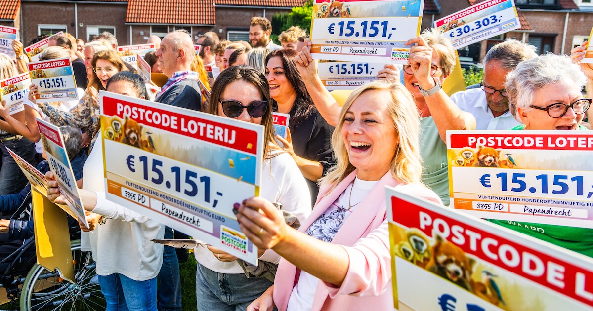 Meer dan vijftig buren in Papendrecht verrast door Postcode Loterij ...