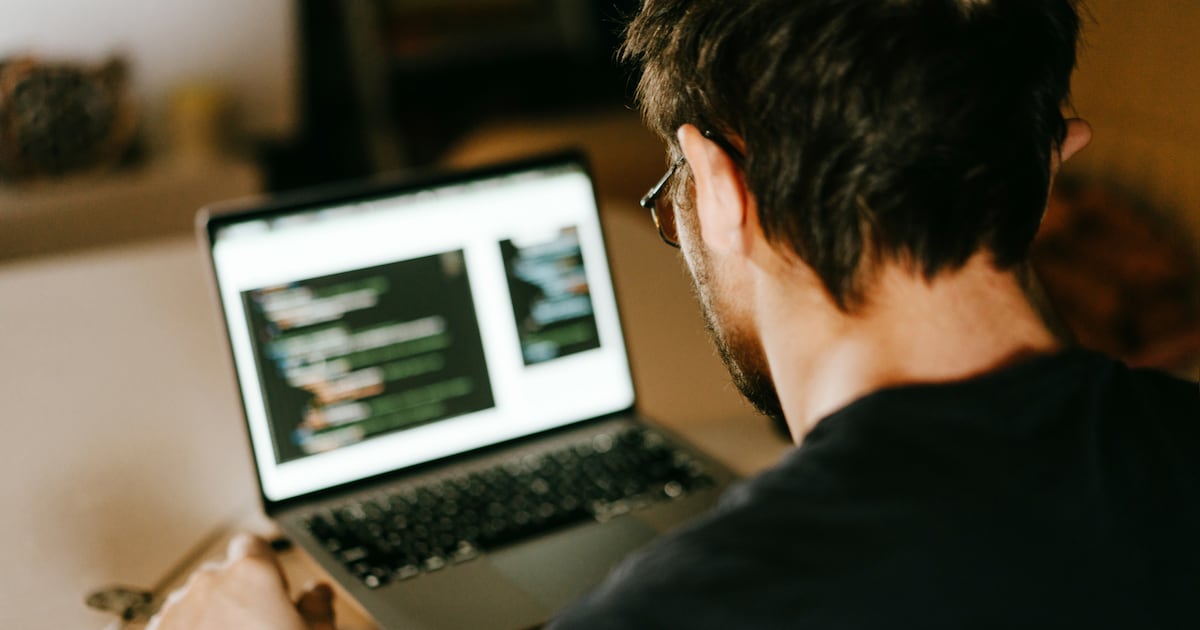 Joris dacht dat een laptop van 3500 euro langer mee zou gaan, maar dat ...