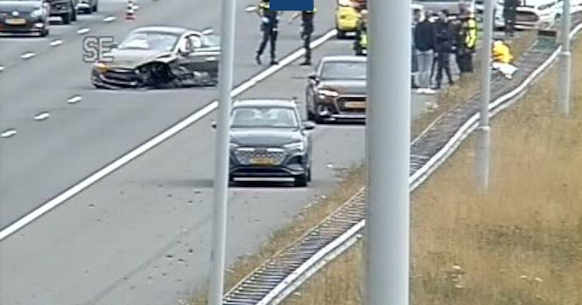 Twee rijstroken A2 dicht door ongeval bij Breukelen | 112 nieuws Stichtse Vecht | AD.nl