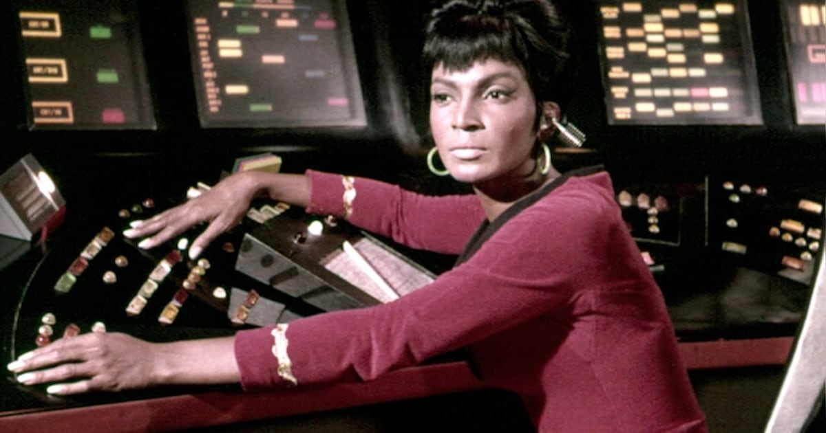 Nichelle Nichols (89), beter bekend als Uhura uit Star Trek, overleden ...