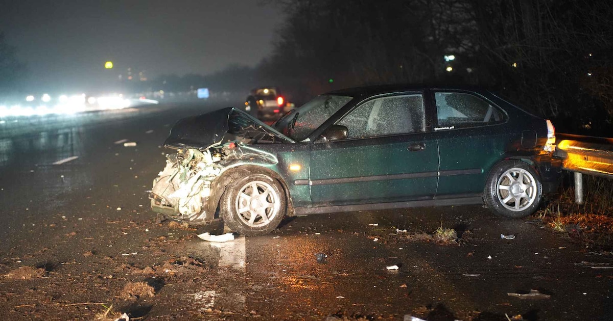 A7 helemaal dicht bij Groningen: reeks ongevallen door spekgladde weg ...