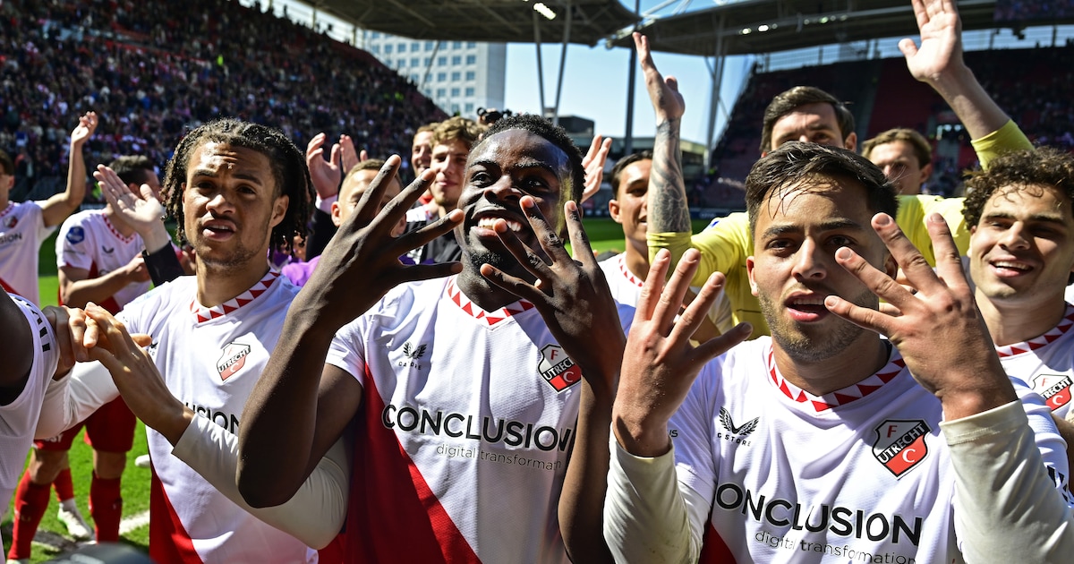 Volksfeest in Utrecht na historische zege op Ajax: 'De club lééft, dat voel je aan alles' | FC ...