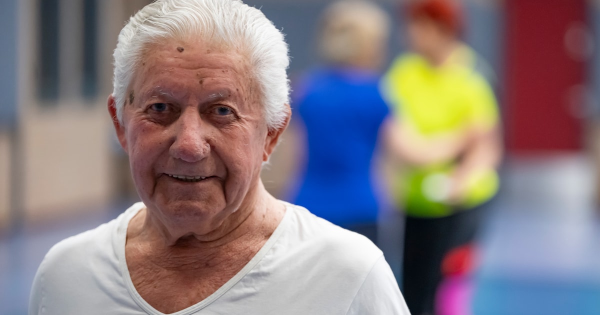 Cor (80) geeft na zestig jaar zijn laatste gymles in Luttenberg: ‘Heb ...