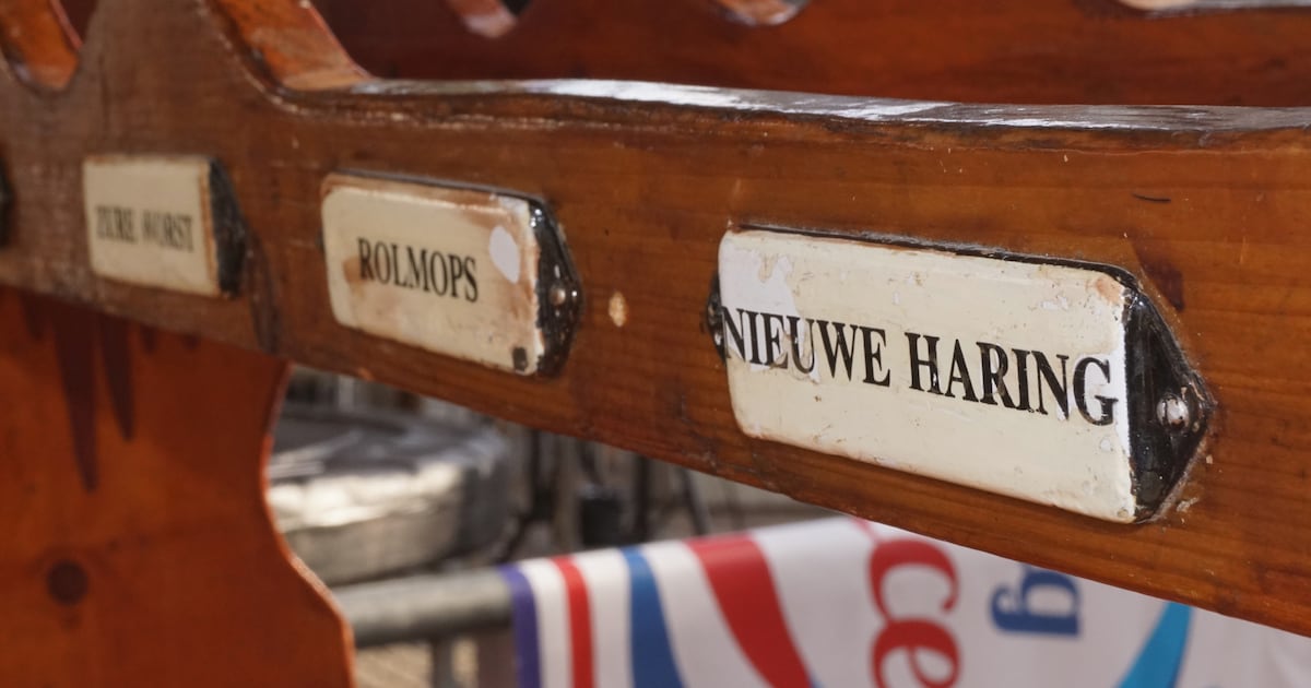 Leids mysterie: is haring van de viskraam nu rauw of niet? | Leiden | AD.nl