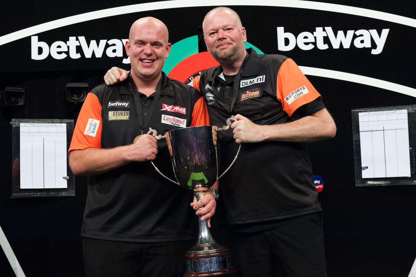 ‘Solide verdediger’ Van Gerwen en ‘luie spits’ Van Veen voor het eerst ...