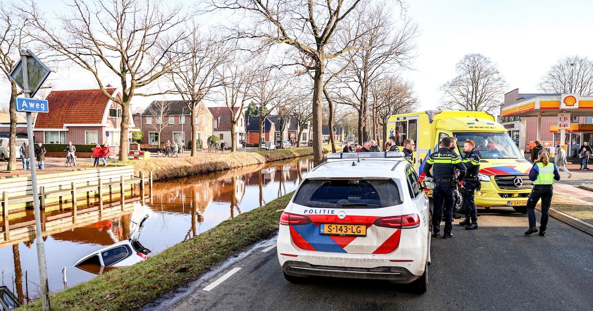 Auto rijdt water in langs A-weg in Musselkanaal | 112 nieuws ...