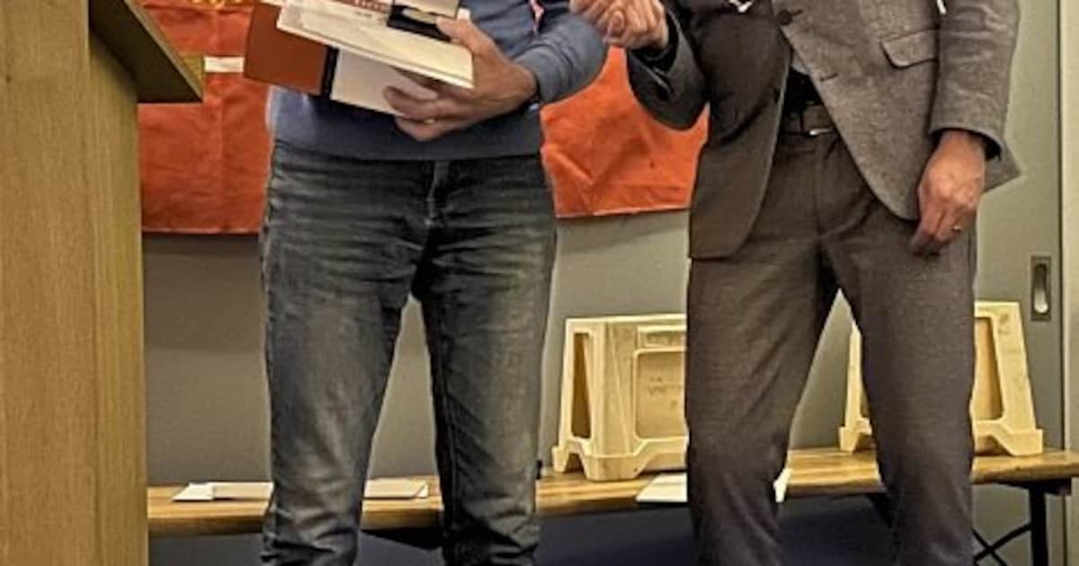 Henri Stigter uit Jaarsveld gehuldigd met zilveren Erepenning voor ...