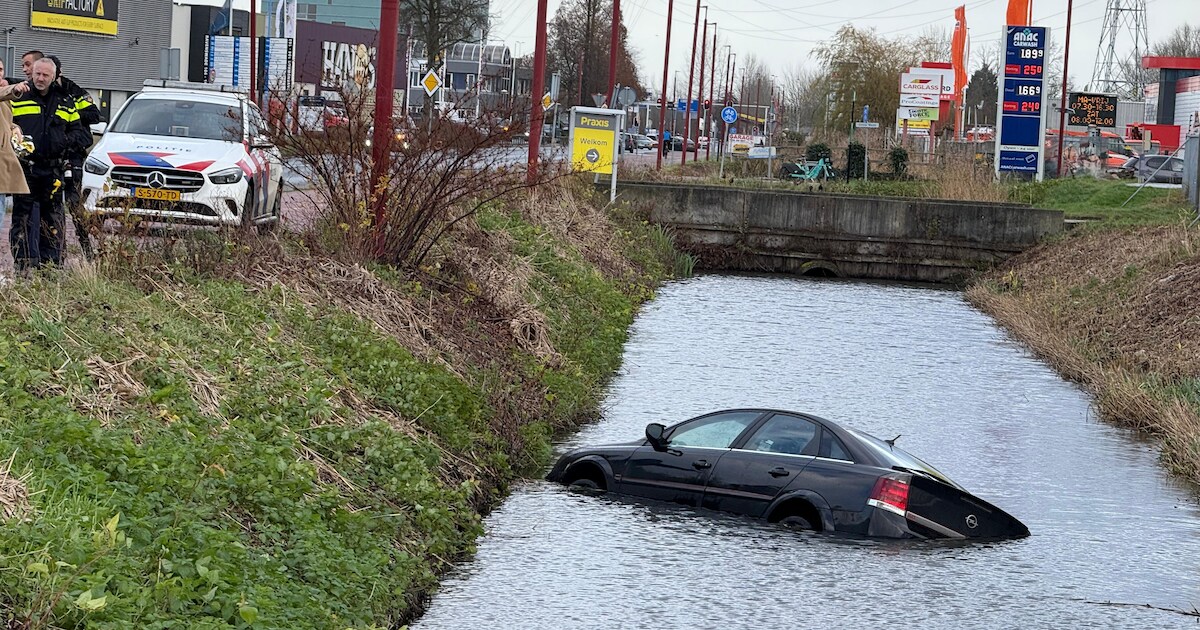 Voertuig te water op Ravenswade in Nieuwegein | 112 nieuws Nieuwegein ...