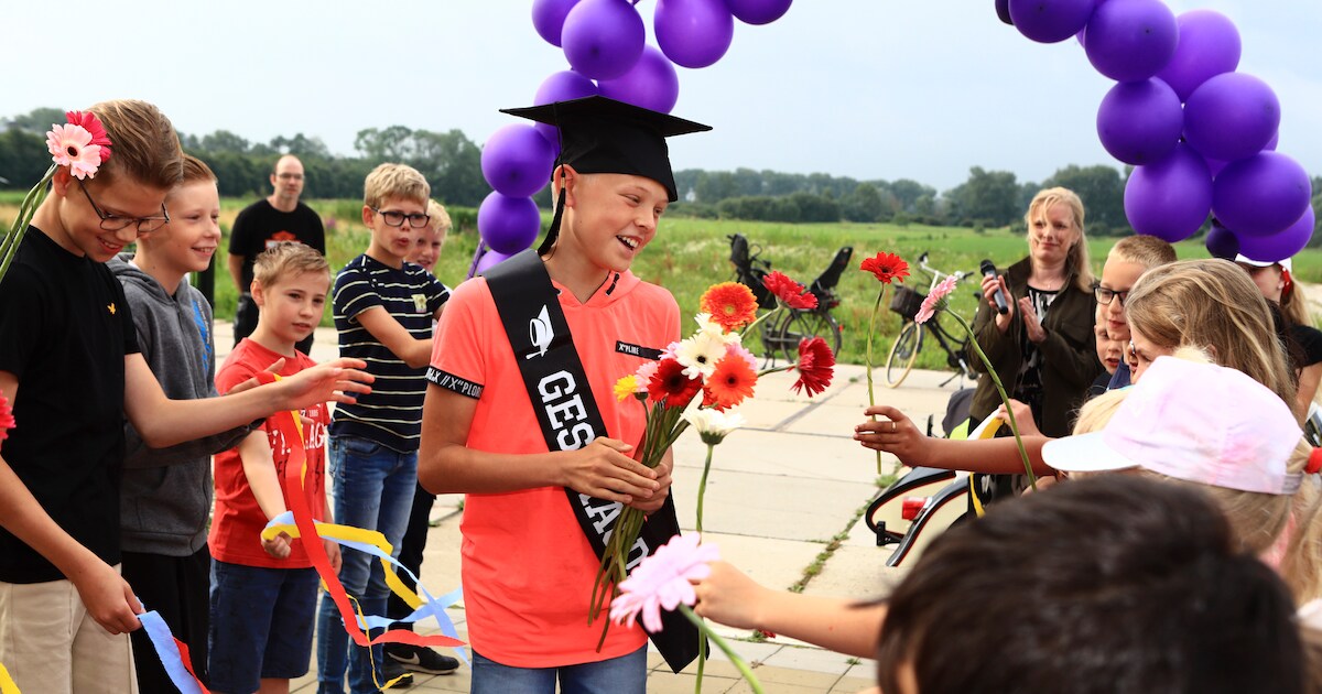 Geen kamp of musical, maar wel groot afscheid met erehaag voor Levi die ...