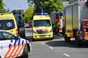 Vrouw verleent eerste hulp na ernstige aanrijding jonge fietser met ...